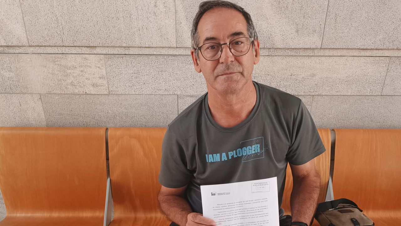 Vecinos de Lobres, con el apoyo de IU, trasladan firmas al Ayuntamiento ...